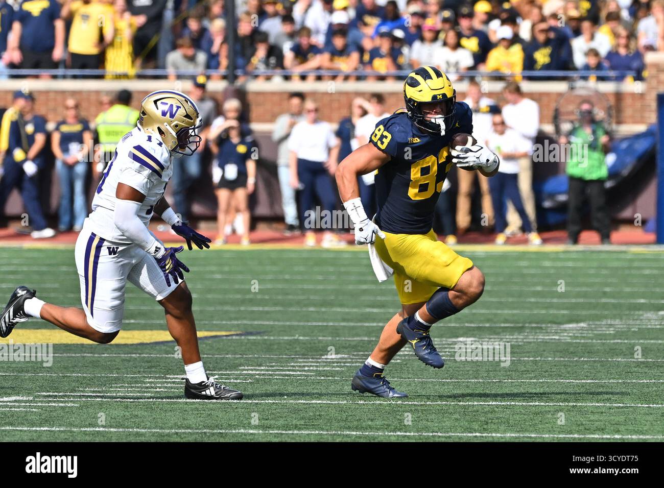 ANN ARBOR, MI - OCTOBER 18: Zack Marshall (83) of the Michigan ...