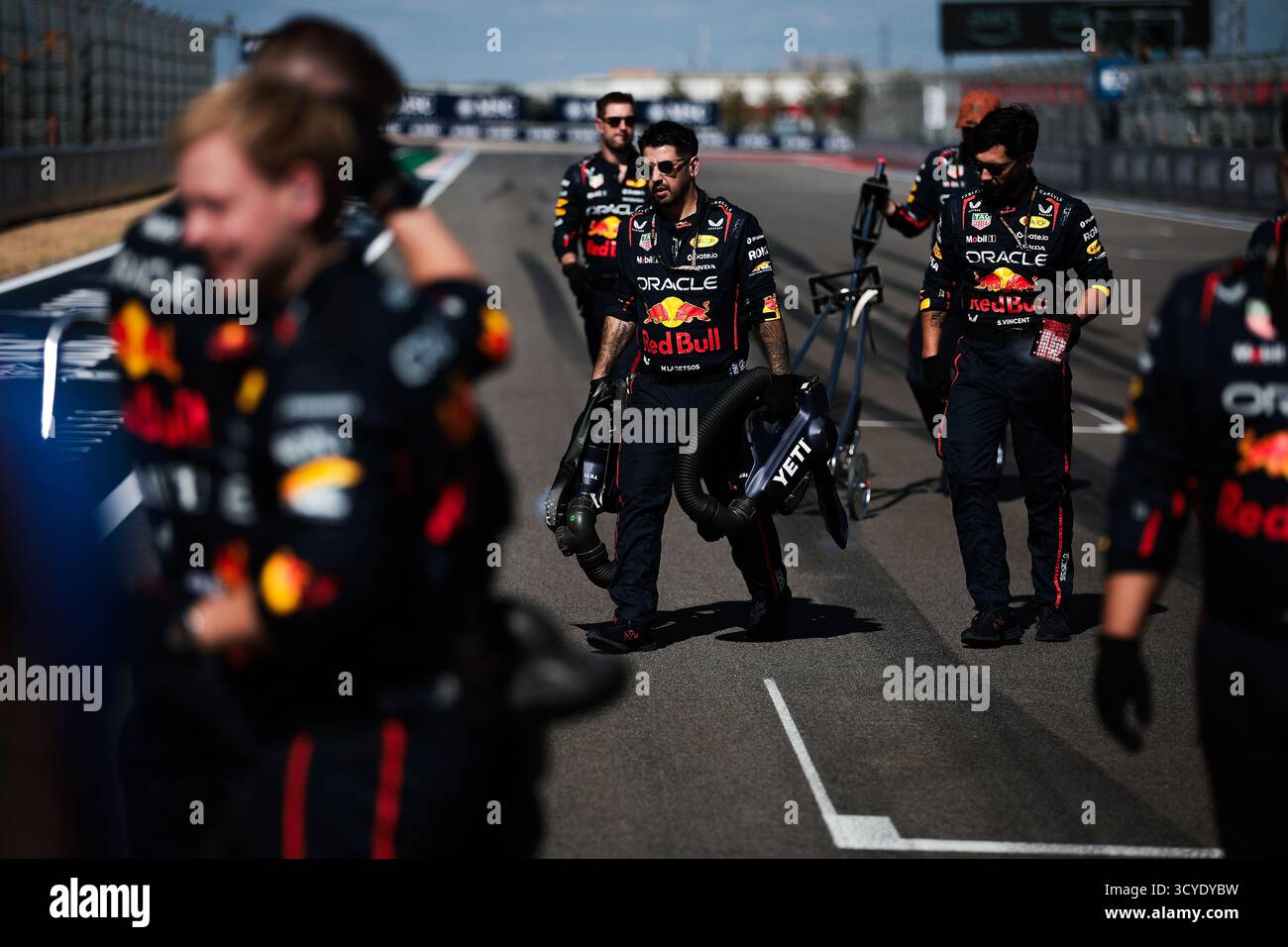 Red Bull Racing, mechanic, mecanicien, mechanics during the 2025 ...