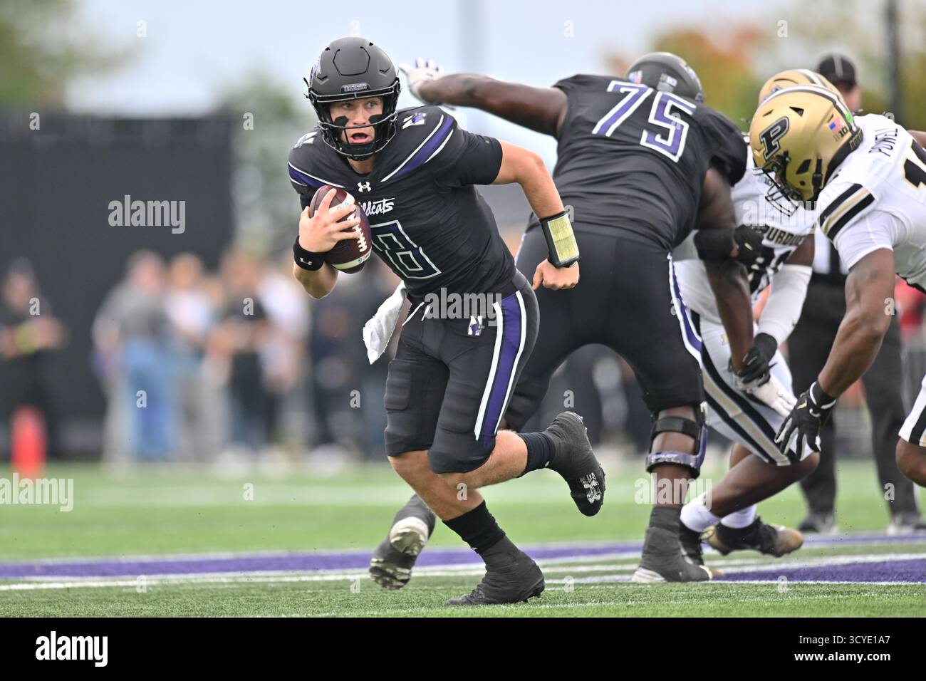 CHICAGO, IL - OCTOBER 18: Northwestern Wildcats quarterback Preston ...