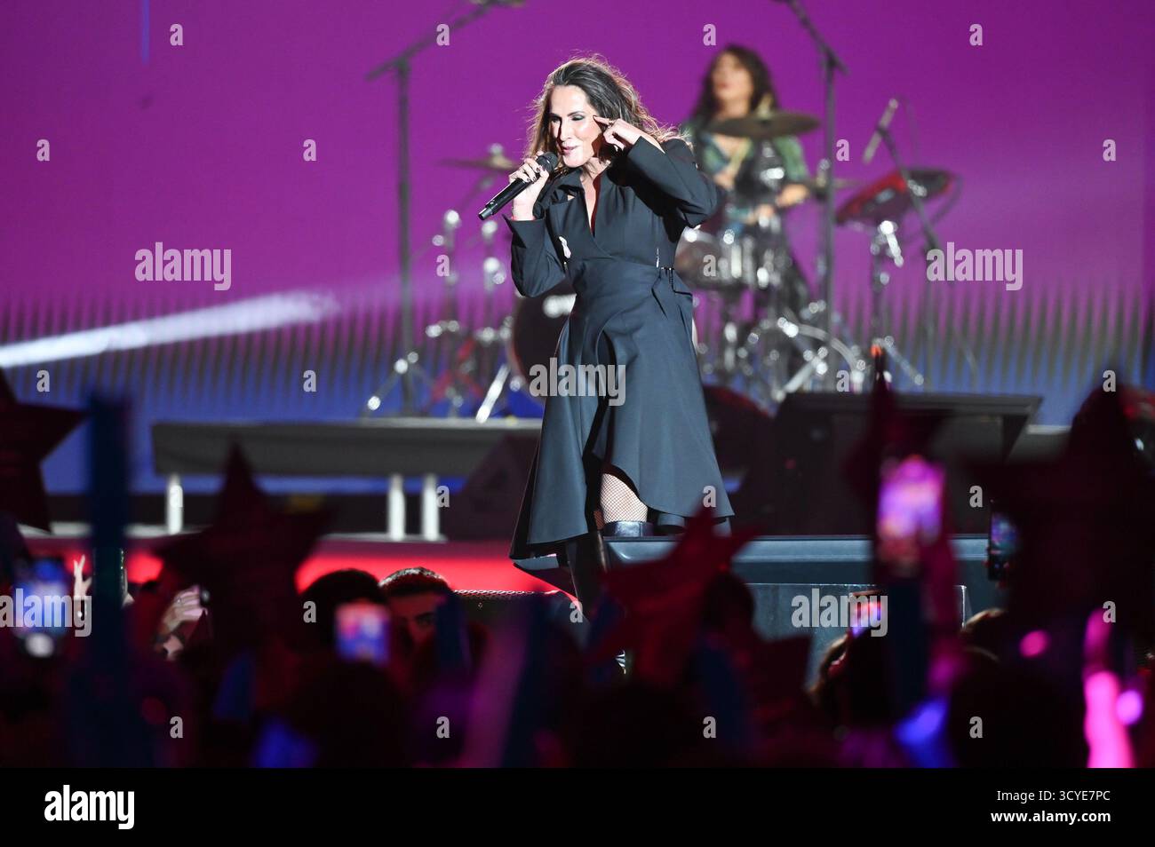 Maria Lucía Sanchez known Malu during his performance at the solidarity ...