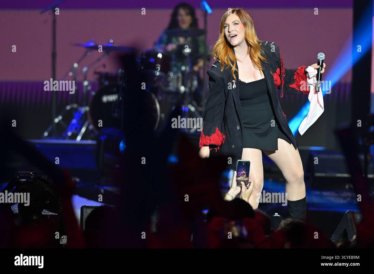 Madrid, Spain. 19th Oct, 2025. Leire Martinez performs during the ...