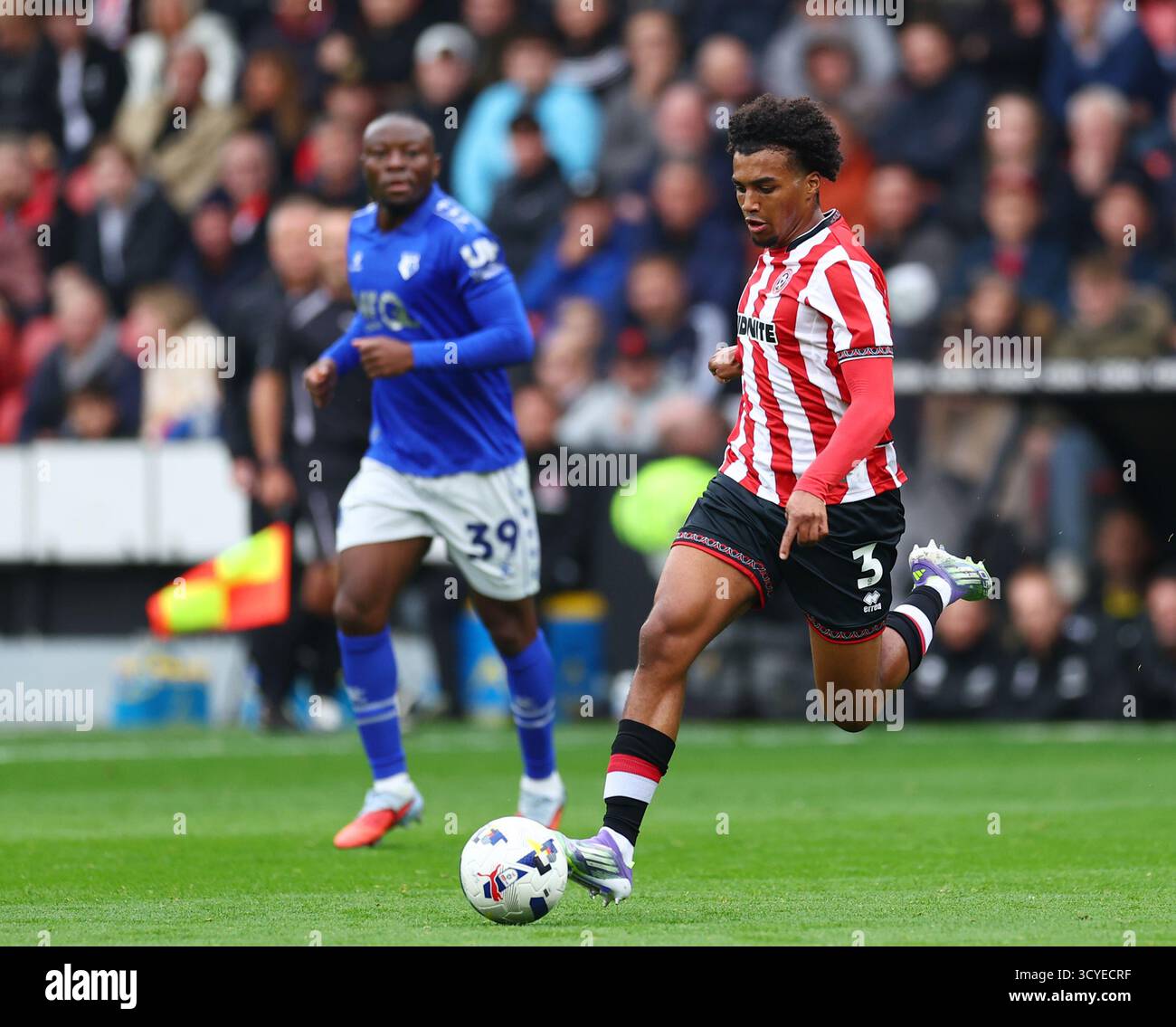 Sheffield, England, 18th October 2025. Sam McCallum of Sheffield United ...