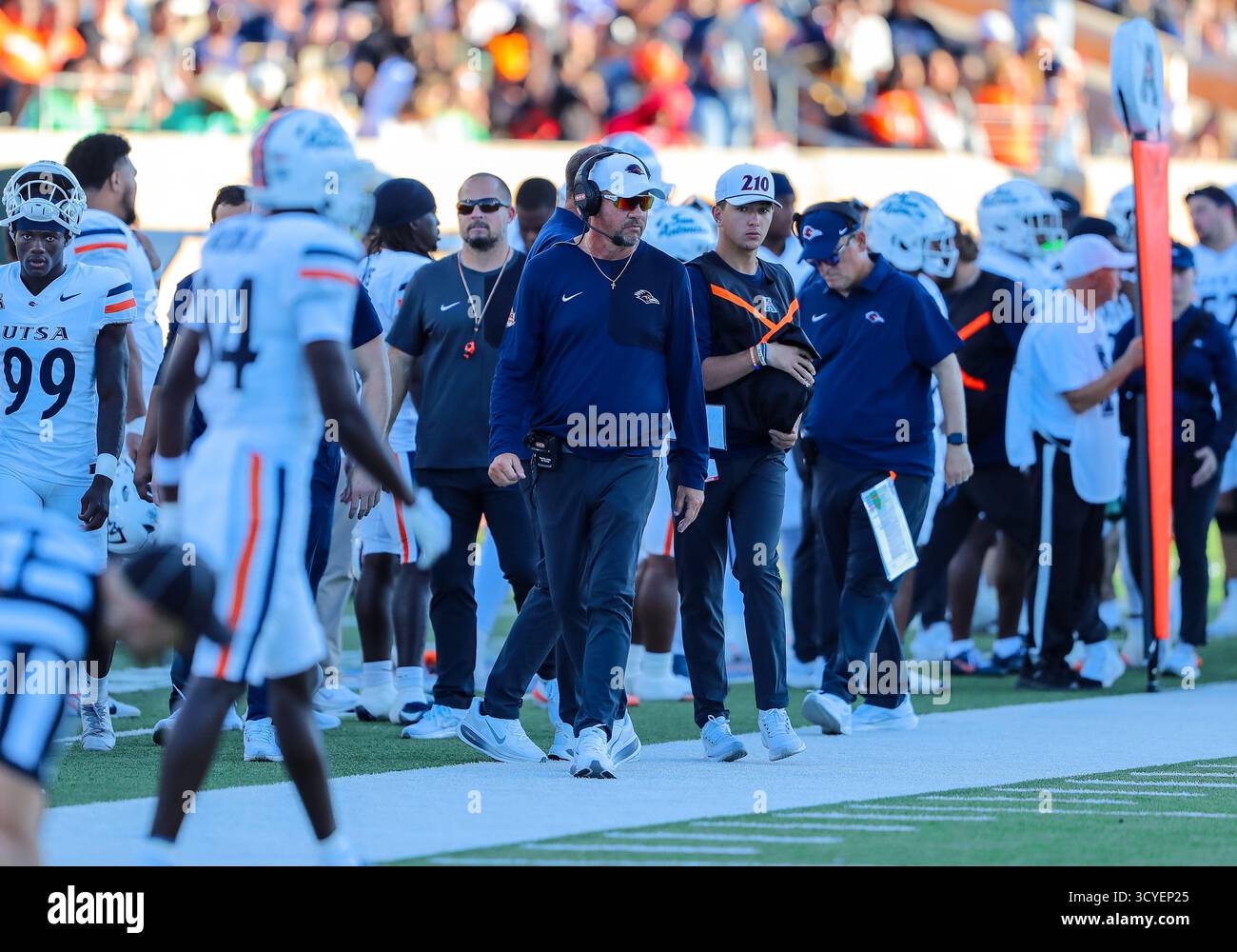 October 18, 2025:.UTSA Roadrunners head coach Jeff Traylor reacts to a ...