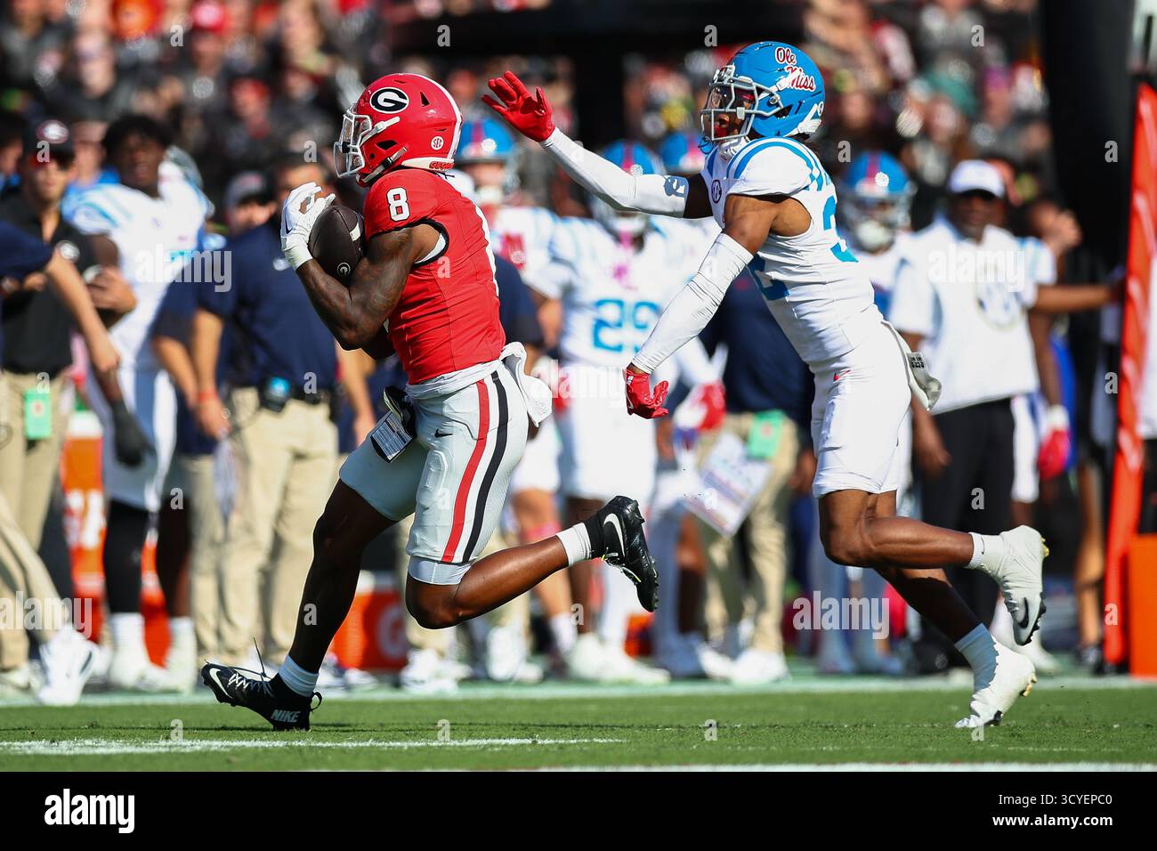 Georgia wide receiver Colbie Young (8) catches a pass during the first ...