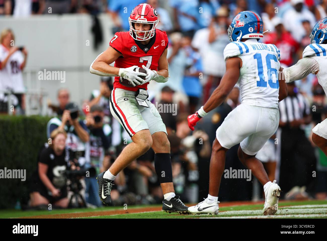 Georgia tight end Lawson Luckie (7) catches a touchdown pass during the ...