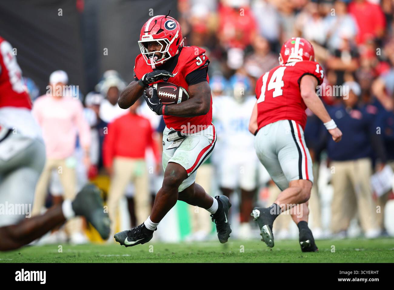 Georgia running back Chauncey Bowens (33) runs with the ball during the ...