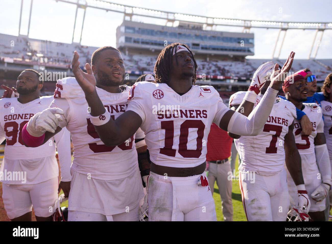 Oklahoma linebacker Kip Lewis (10) celebrates after defeating South ...