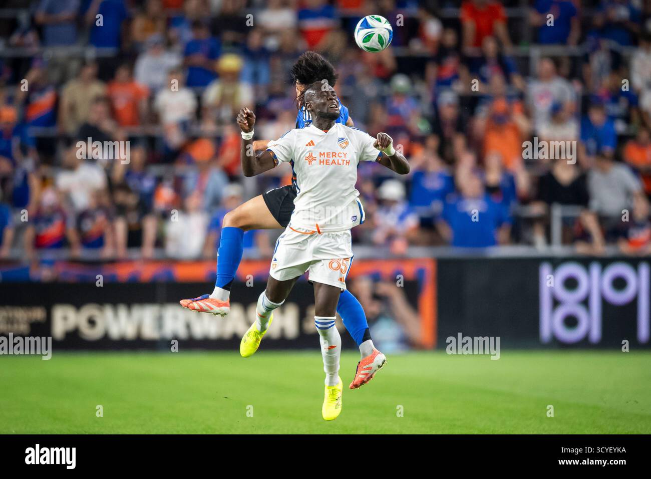 FC Cincinnati forward Kei Kamara (85) heads a ball as CF Montréal ...