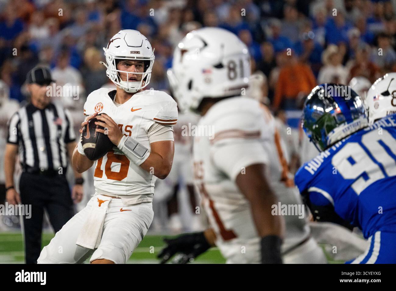 Texas quarterback Arch Manning (16) looks for a receiver in the second ...