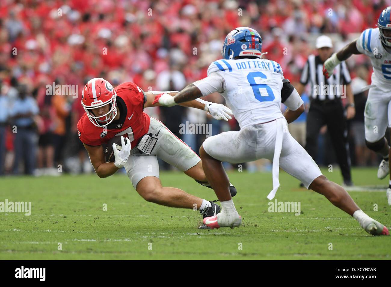 ATHENS, GA - OCTOBER 18: Tight end Lawson Luckie #7 of the Georgia ...