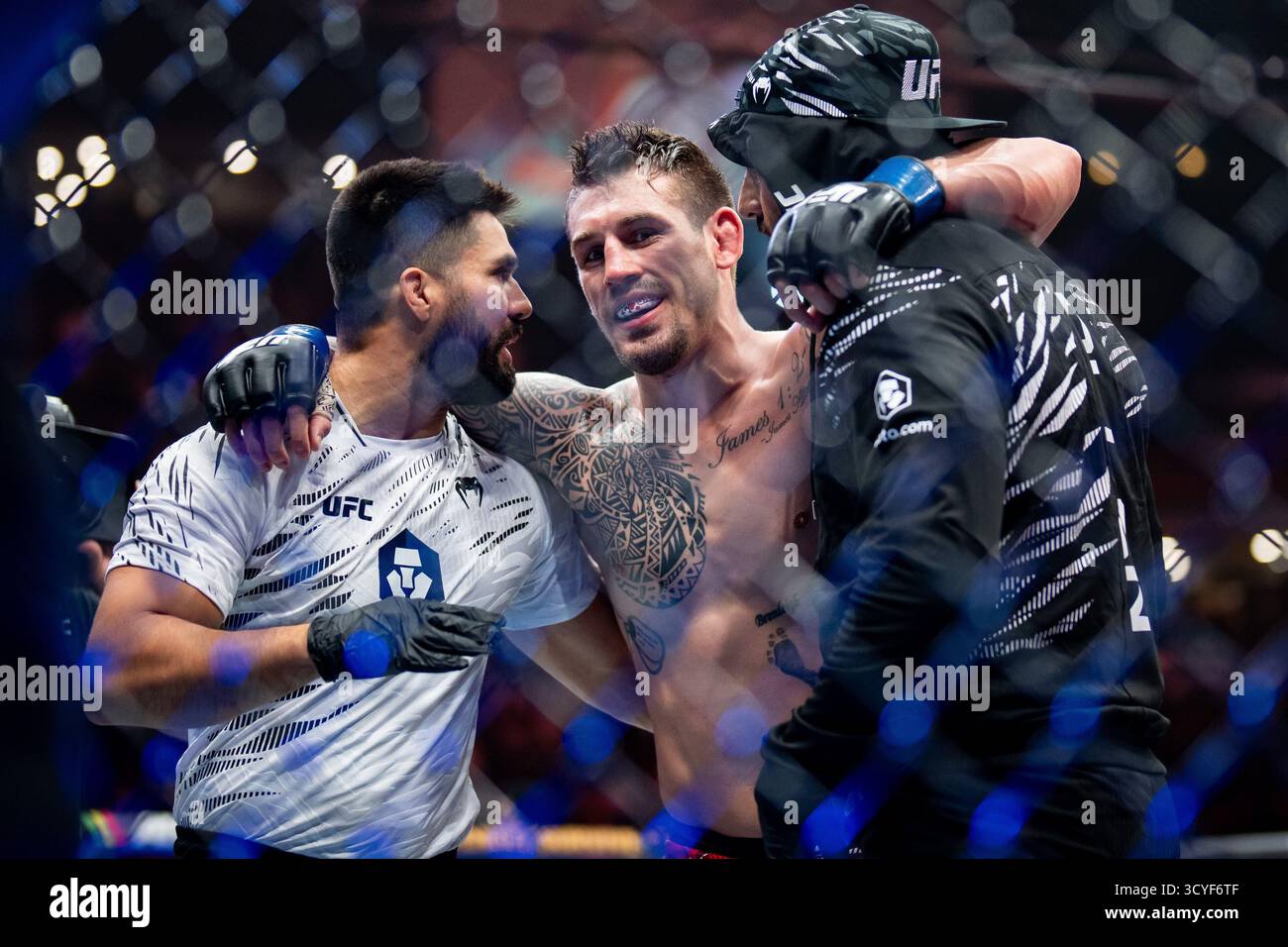 Brendan Allen, center, celebrates after defeating Reinier de Ridder in ...