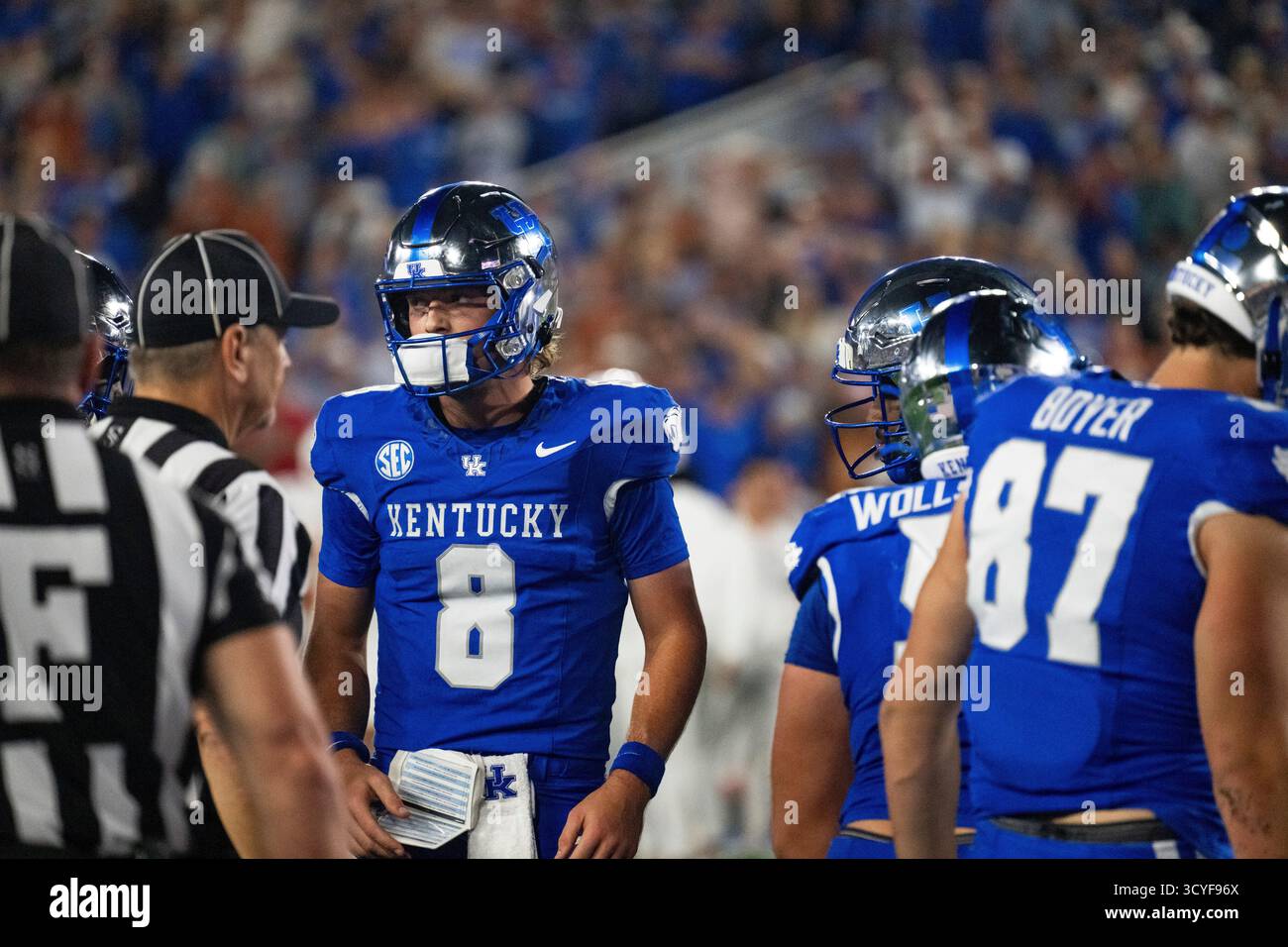 Kentucky quarterback Cutter Boley (8) looks toward the sideline after ...