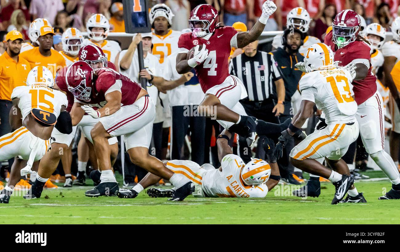 Alabama running back Daniel Hill (4) runs the ball against Tennessee ...