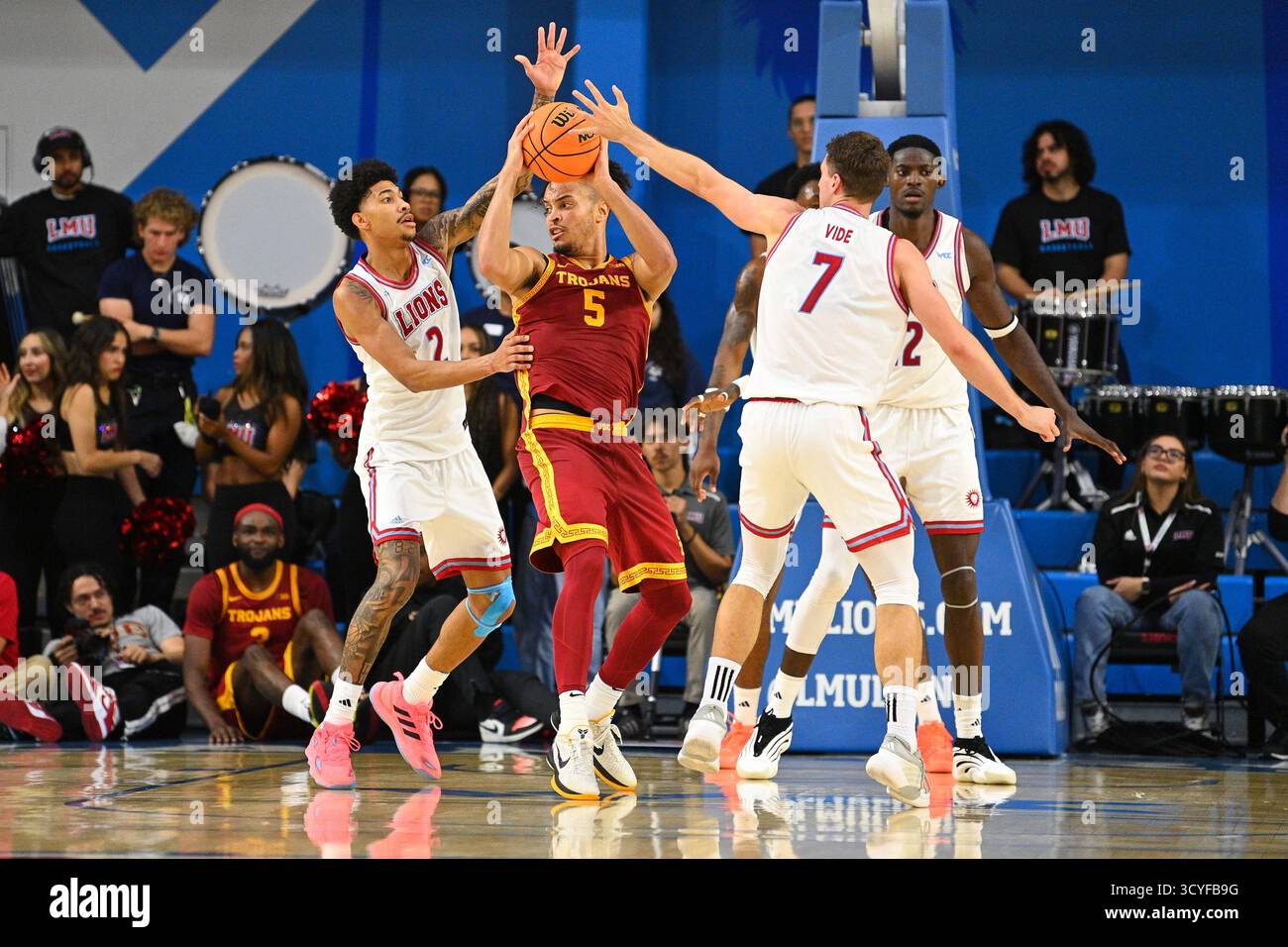 LOS ANGELES, CA - OCTOBER 18: USC Trojans forward Terrance Williams II ...