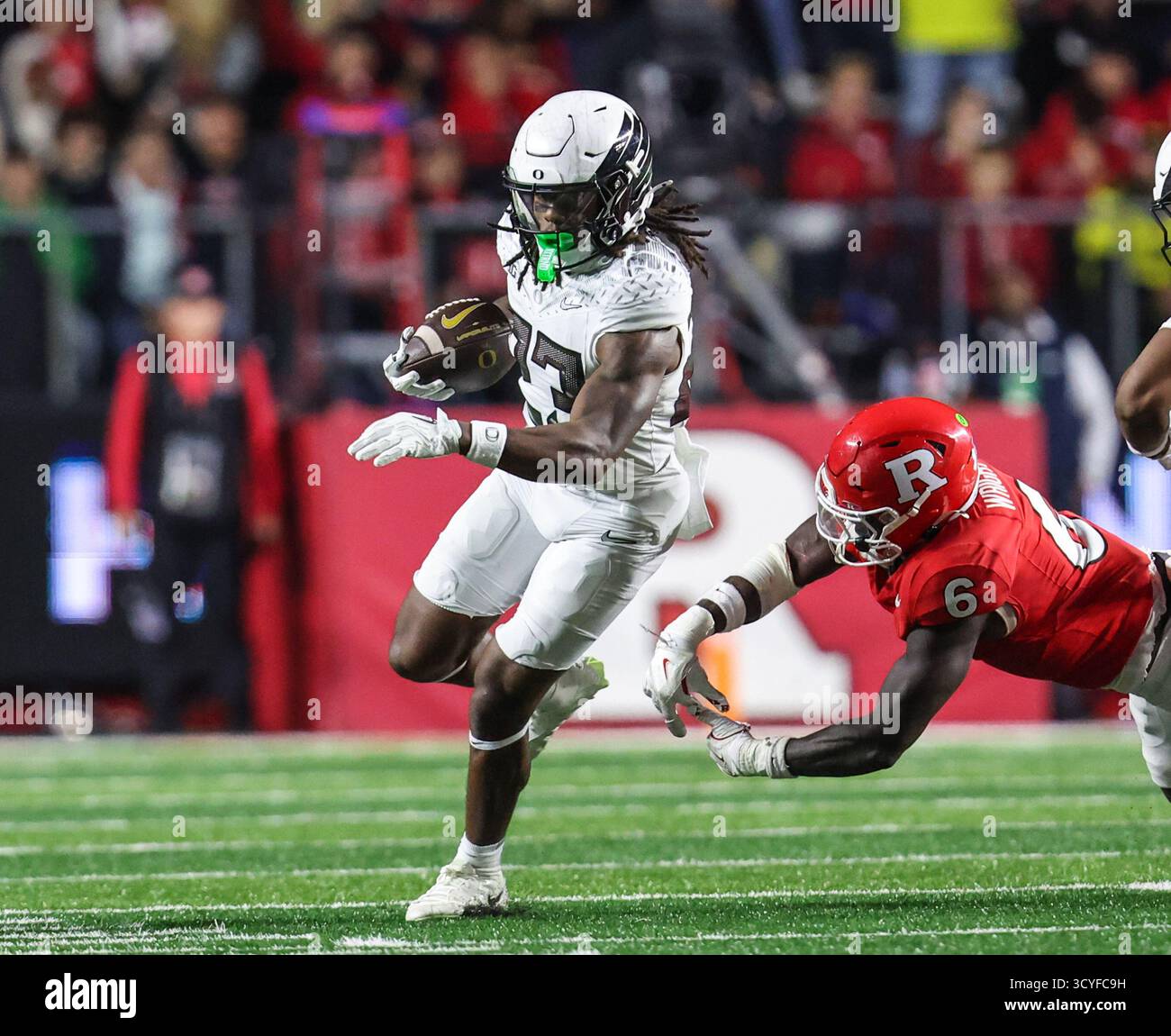 October 18, 2025: Oregon Ducks running back Dierre Hill Jr. (23) breaks ...
