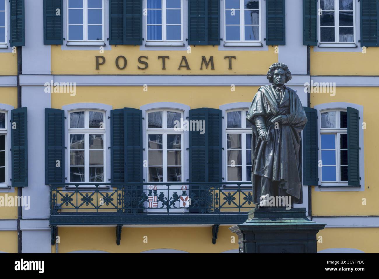Beethoven, memorial, statue, Muensterplatz, behind it the main post ...