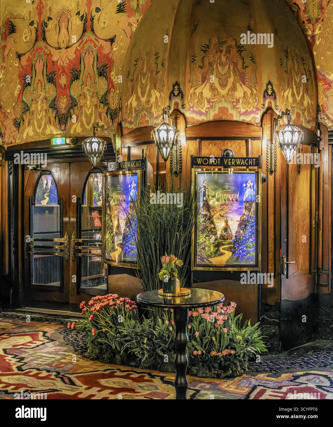 Foyer of the Tuschinski Theatre, Pathe Tuschinski, traditional cinema ...
