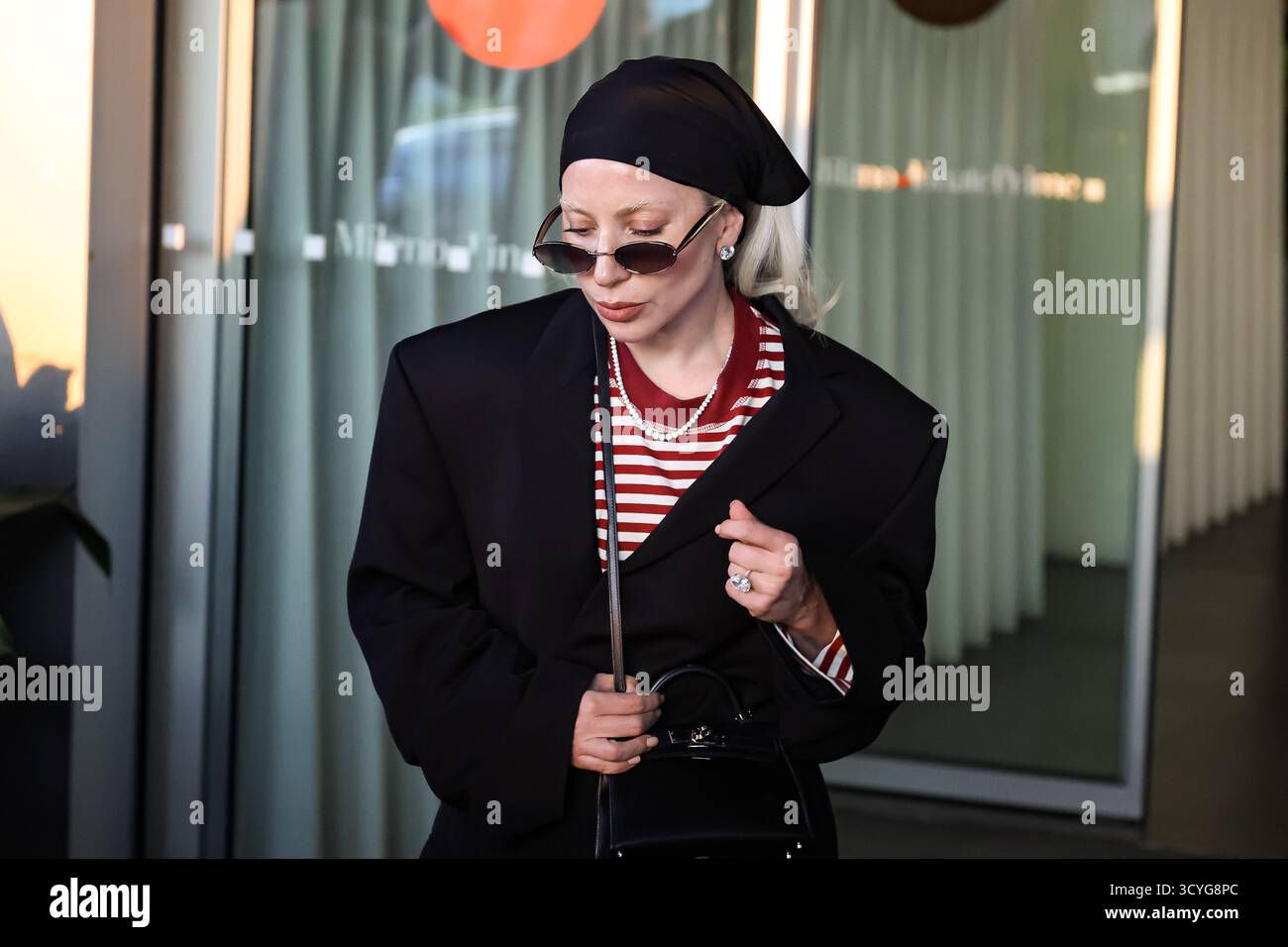 Lady gaga mayhem tour hi-res stock photography and images - Alamy