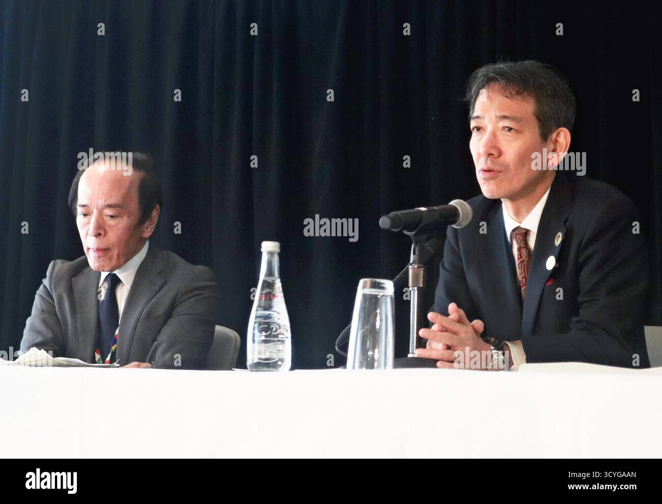 Bank of Japan Governor (BOJ) Kazuo Ueda (L) attends a press conference ...