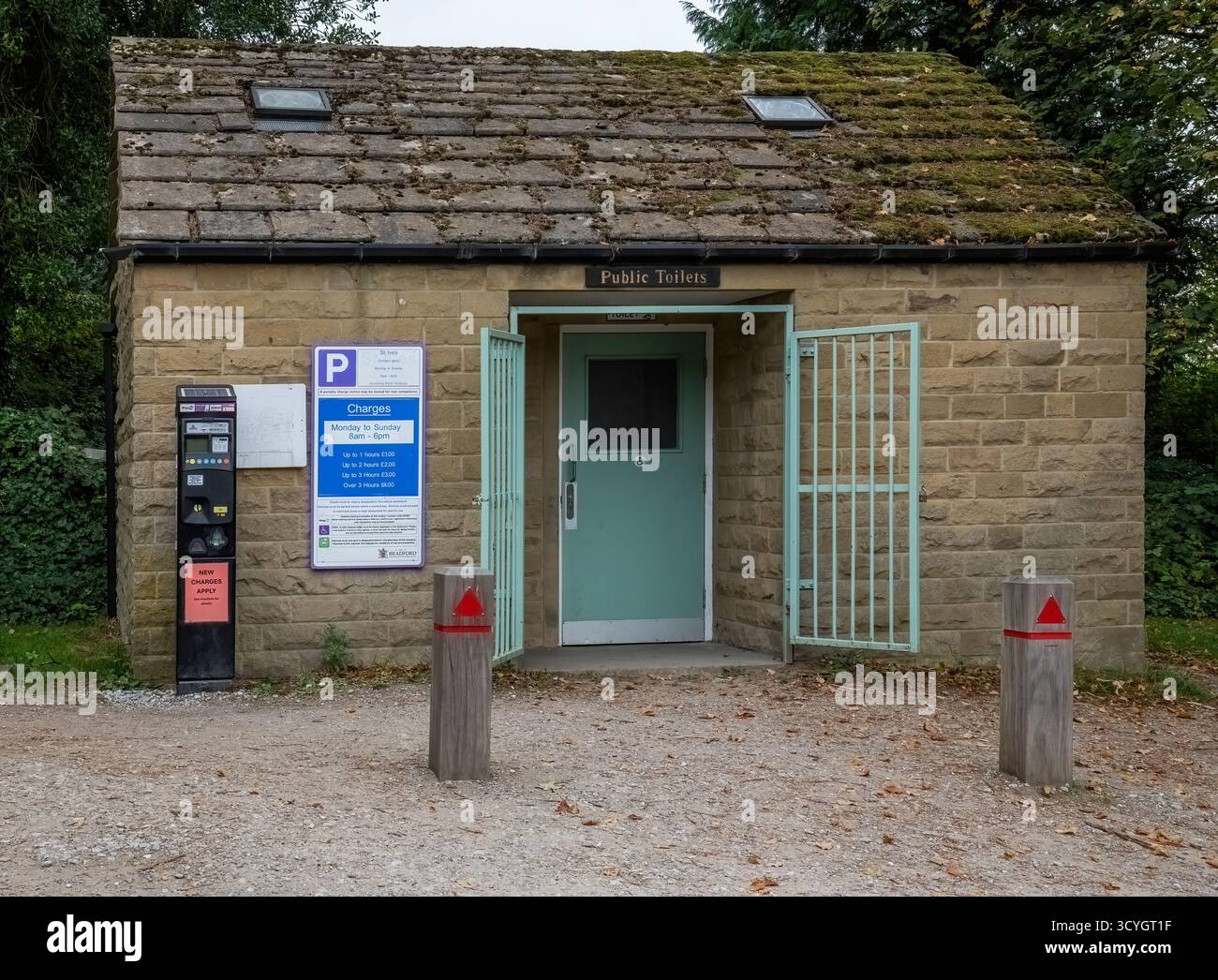 Toilet block with parking payment machine and sign showing parking ...
