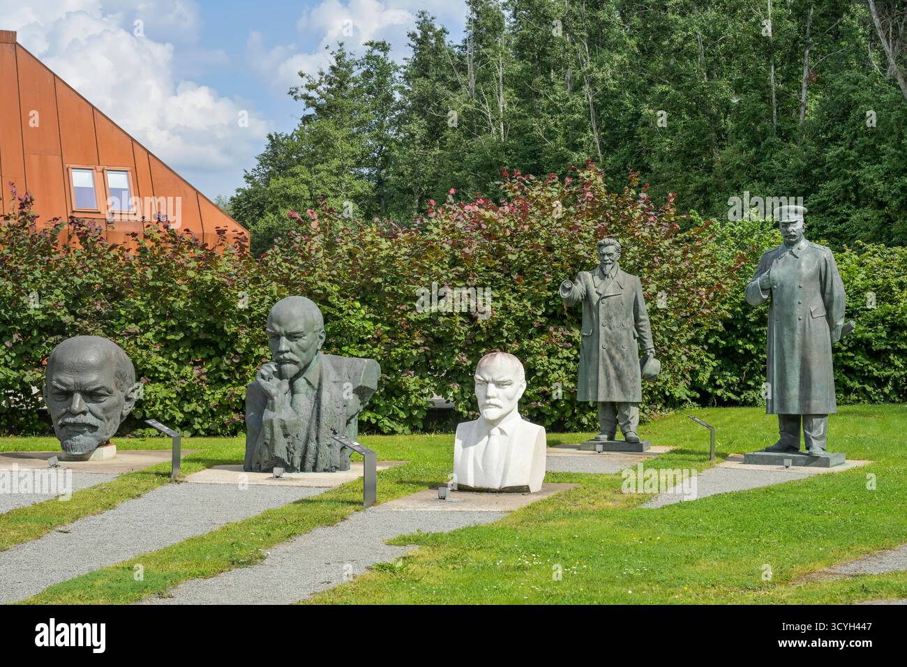 Lenin und Stalin, Bronzestatuen aus Sowjetzeiten, Geschichtsmuseum ...