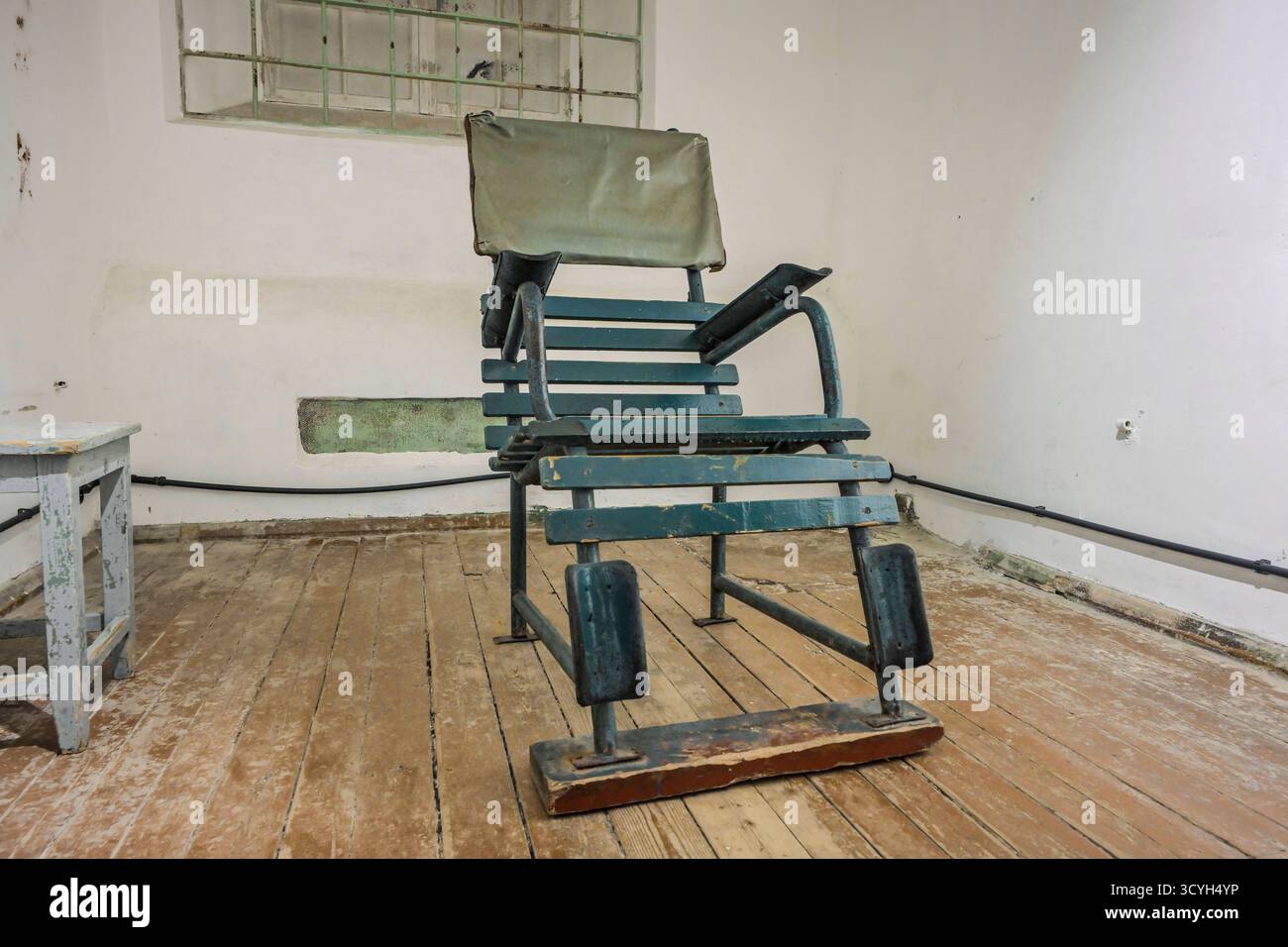 Stuhl, Keller, Ausstellung, ehemaliges KGB Hauptquartier mit Gefängnis ...