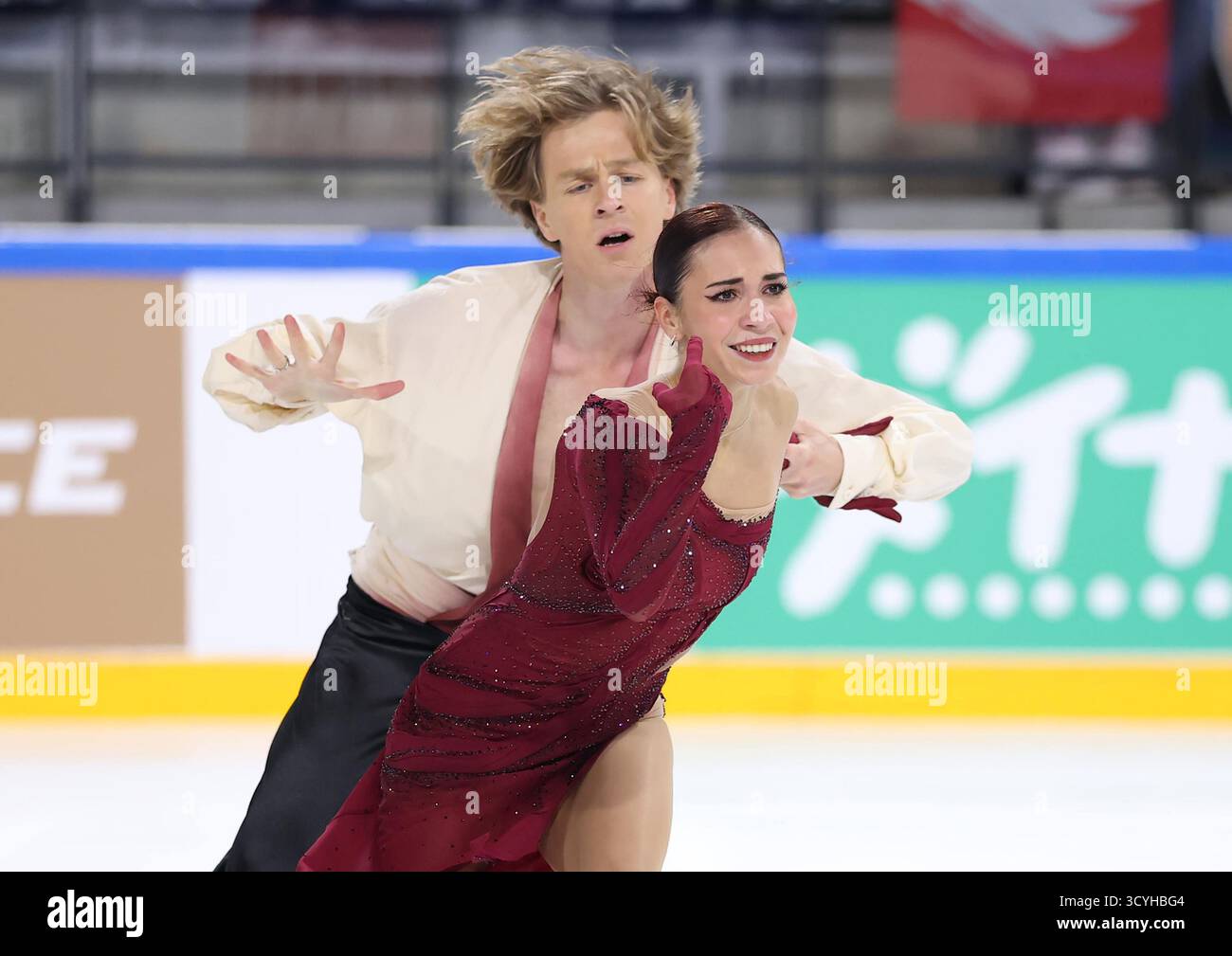 Diana DAVIS and Gleb SMOLKIN of Georgia perform during Ice Dance free ...