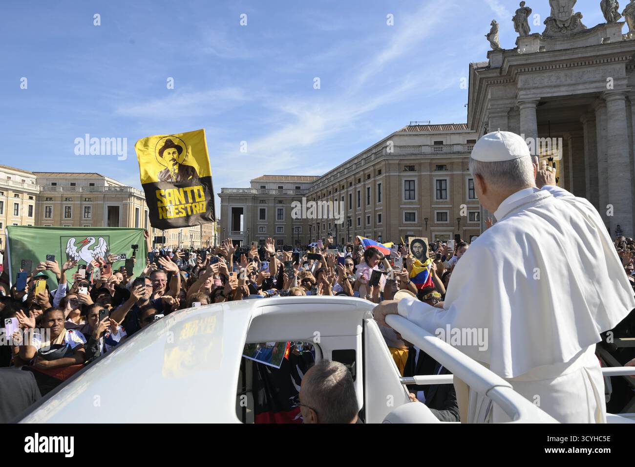 Vatican, Vatican. 19th Oct, 2025. **NO LIBRI** Italy, Rome, Vatican ...