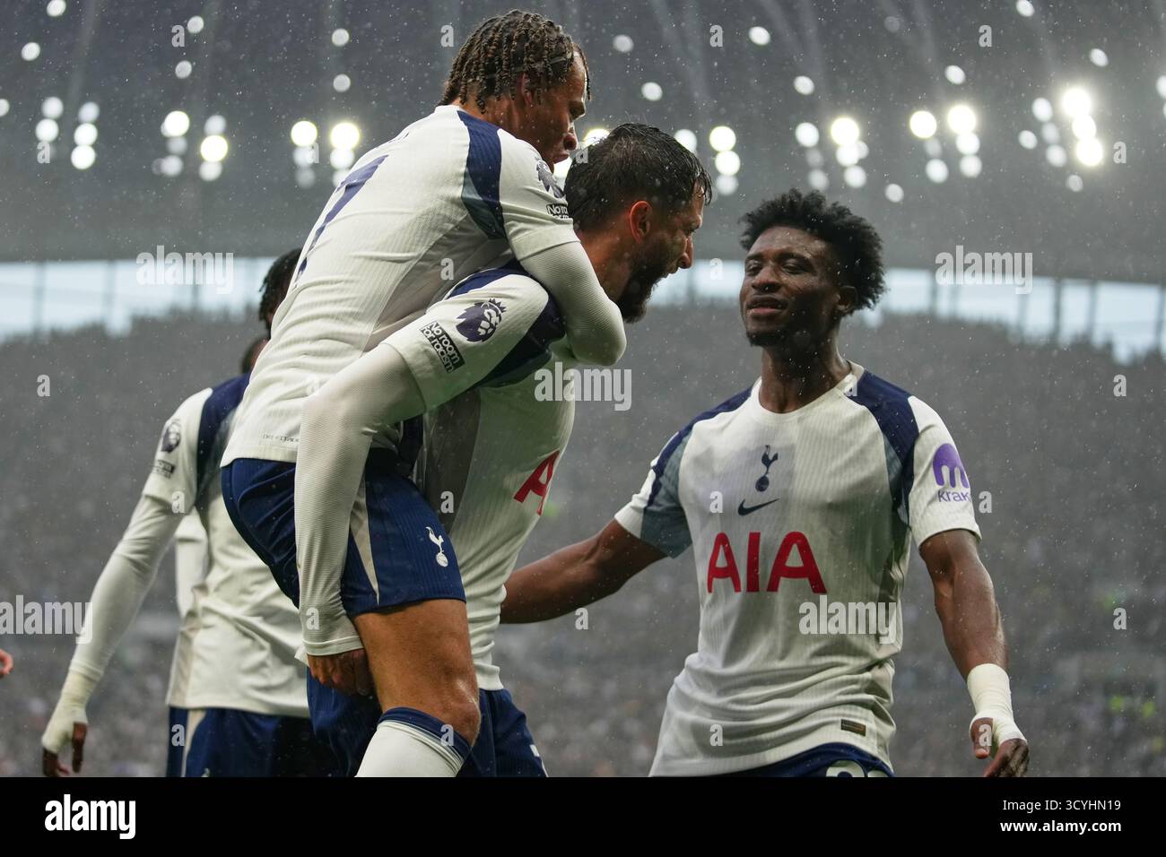 Tottenham's Rodrigo Bentancur, center, celebrates scoring with teammate ...