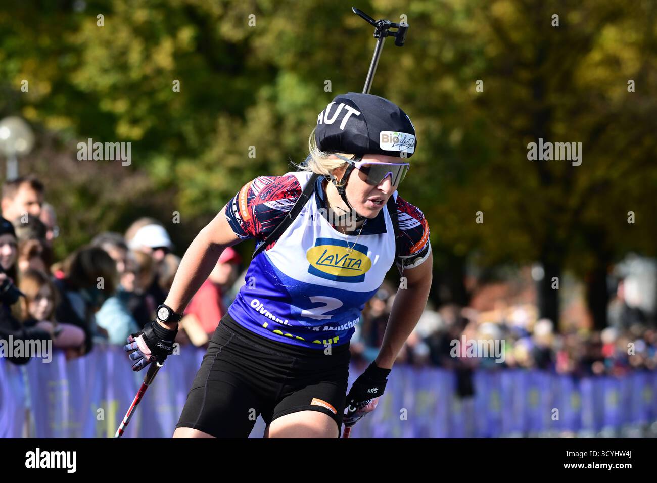 BIATHLON - HAUSER Lisa Theresa AUT beim Super Sprint der Herren und ...