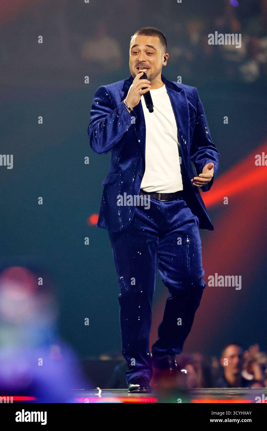 Pietro Basile in der TV Show Schlagerbooom 2025 - Alles funkelt Alles glitzert in der Dortmunder ...