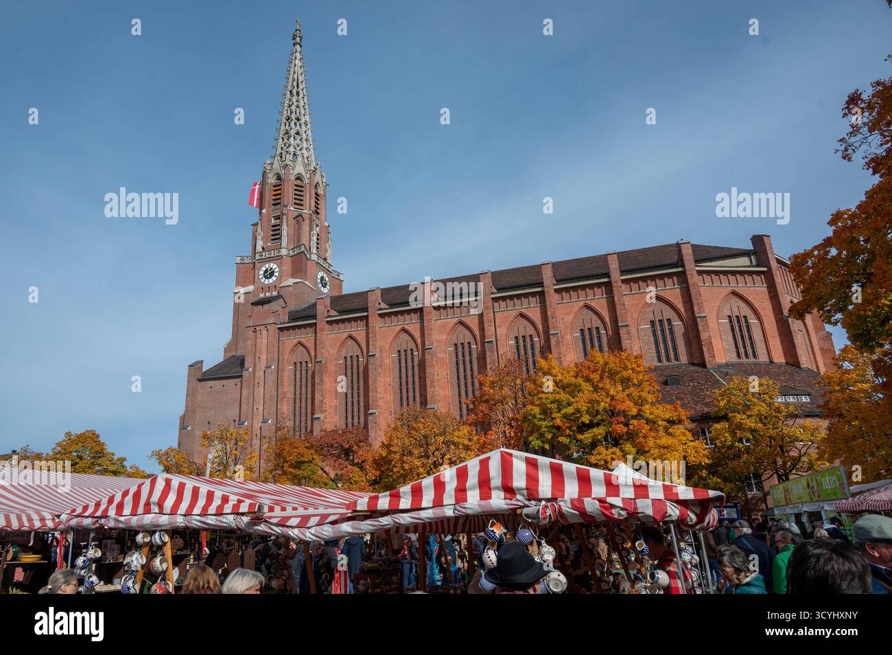 Muenchen, Kirchweihdult auf dem Mariahilfplatz in der Au, bei herlichen ...