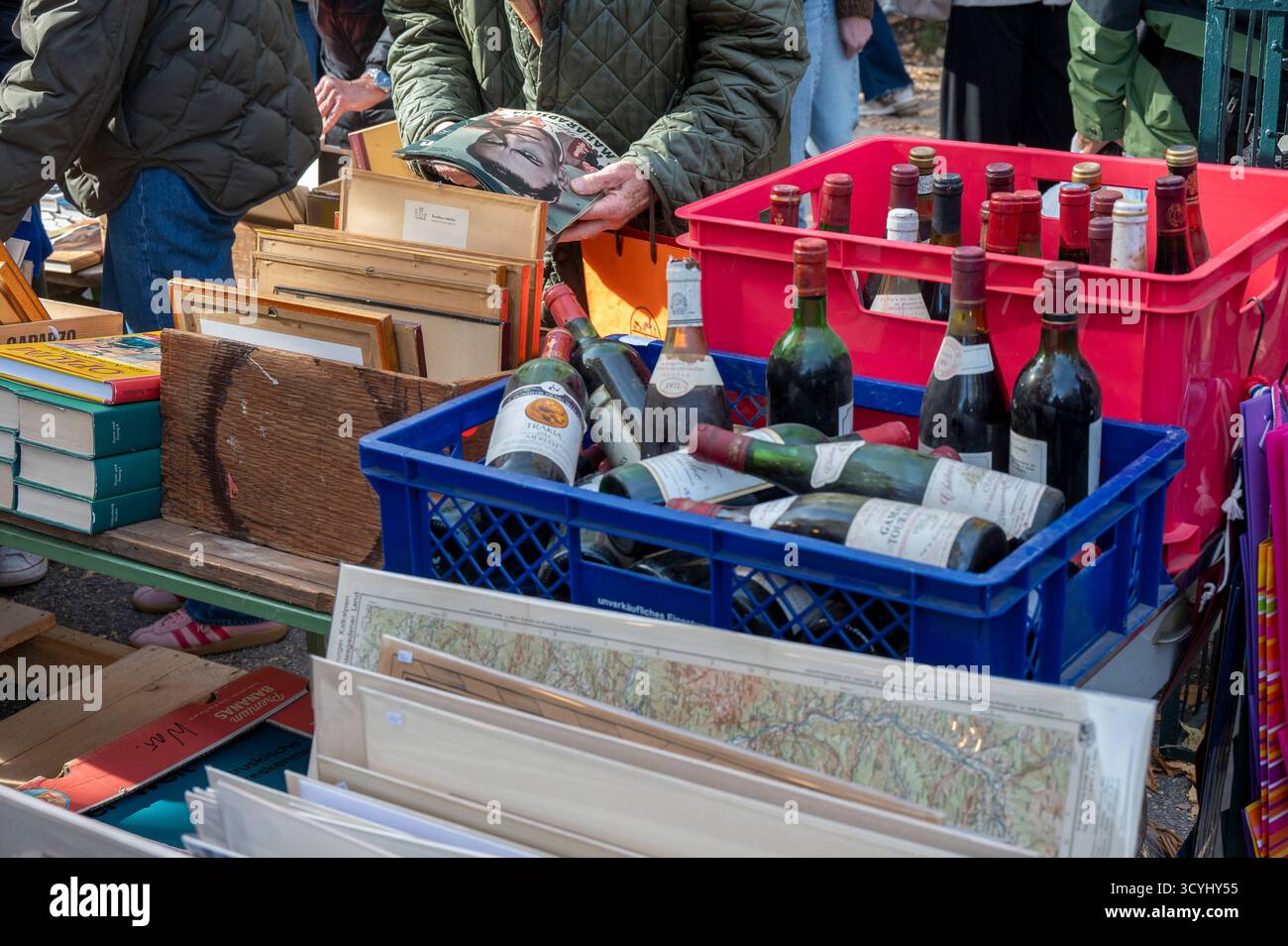 Muenchen, Kirchweihdult auf dem Mariahilfplatz in der Au, gut besucht ...