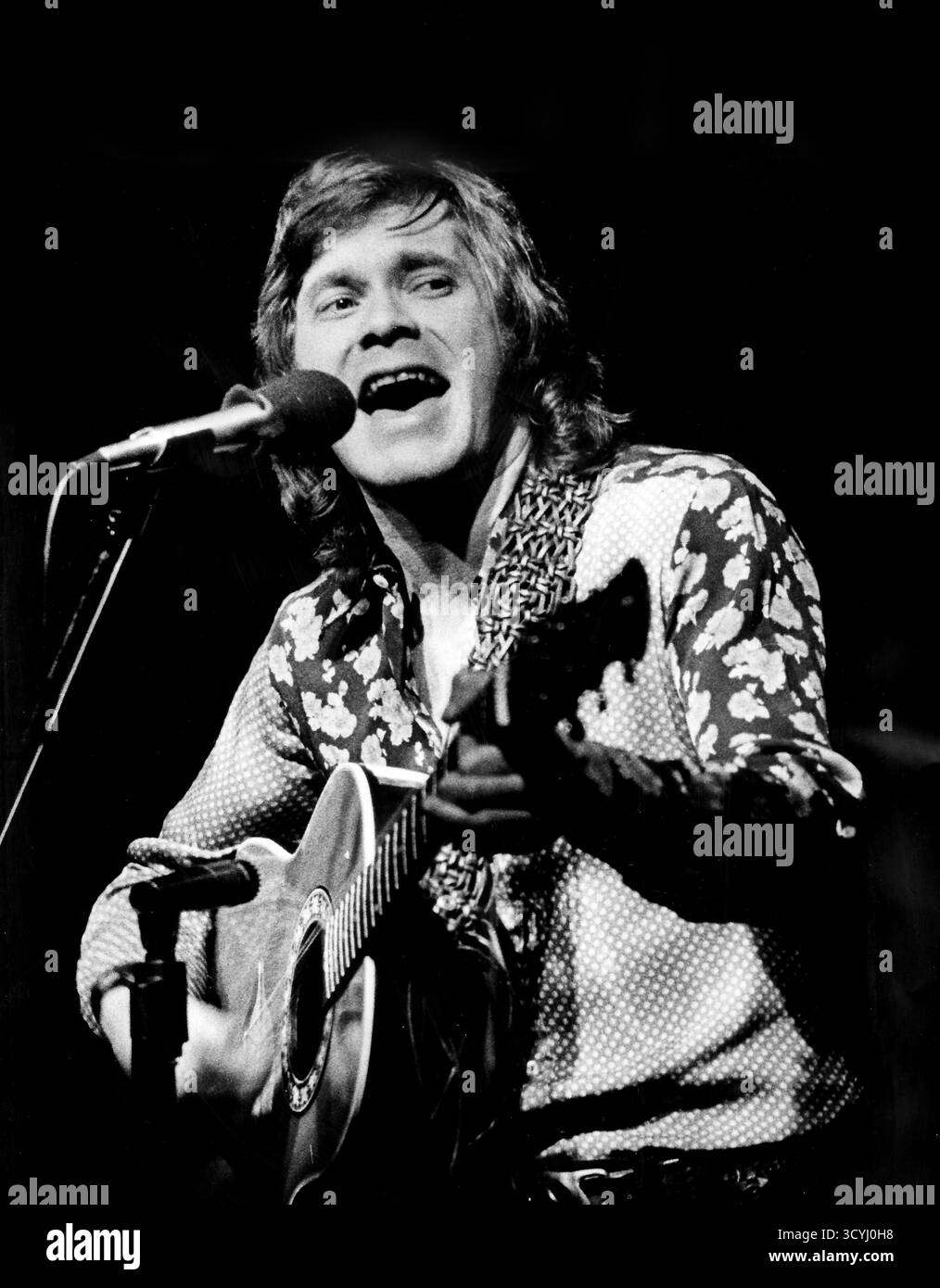 Singer Oliver (William Oliver Swofford) performing at Mister Kelly's in ...