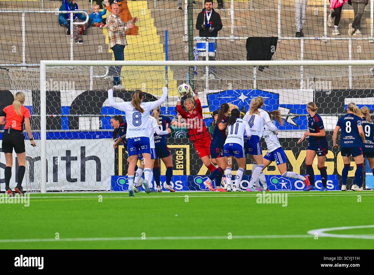 Norrkoping, Sweden. 19th Oct, 2025. Saga Andersson (43 FC Rosengard) in ...
