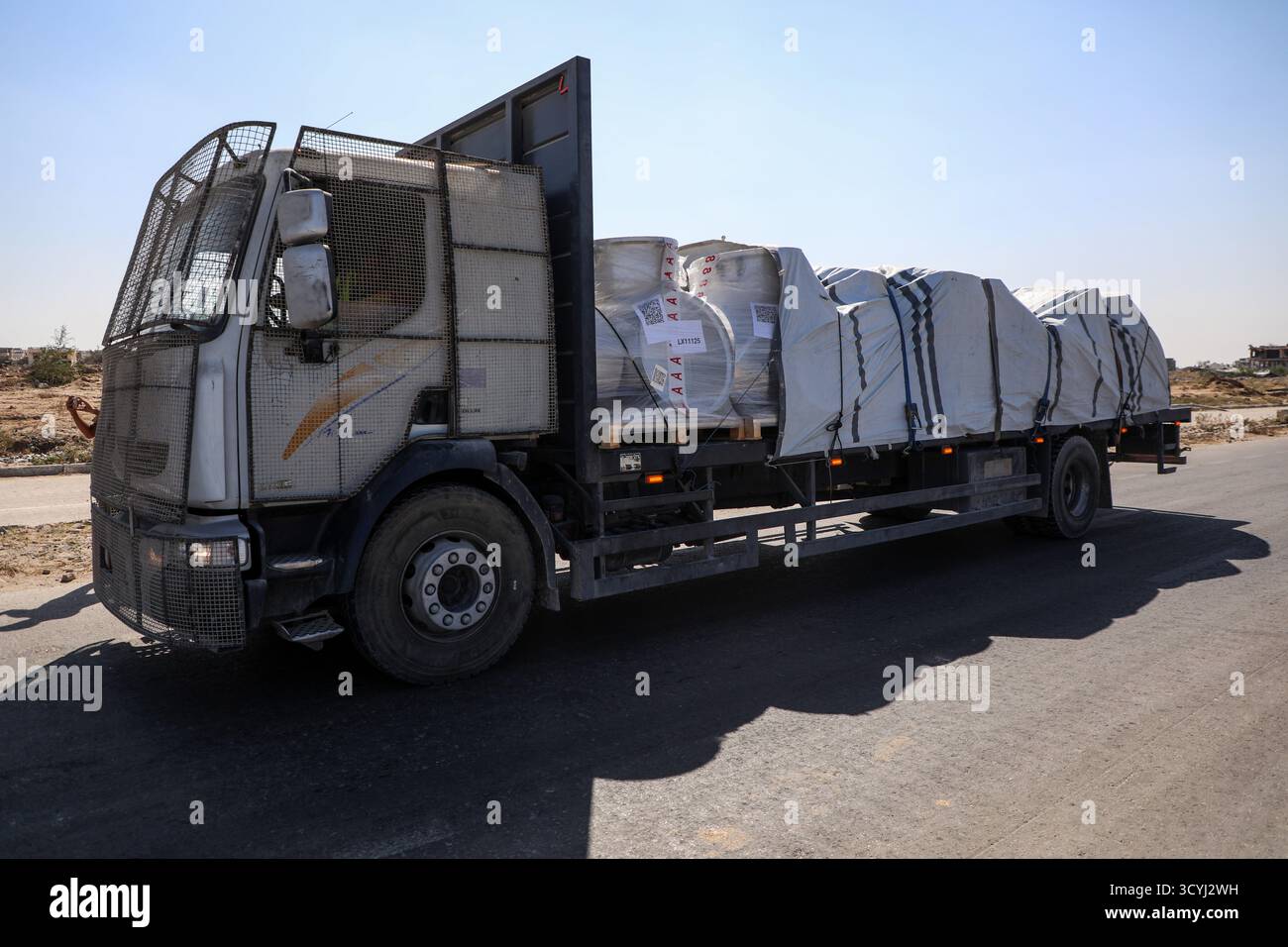 Food drop gaza hi-res stock photography and images - Alamy