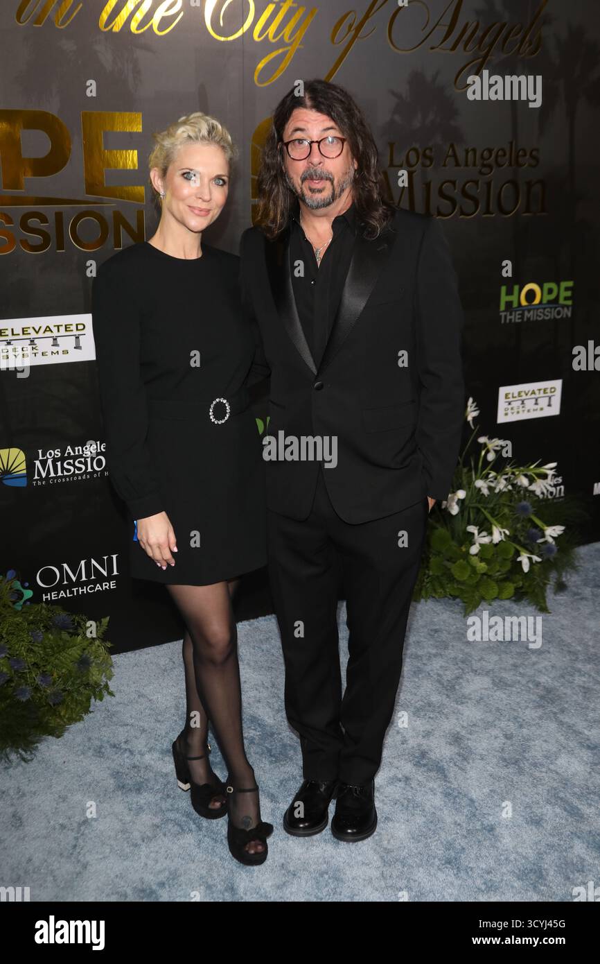 Photo by: gotpap/STAR MAX/IPx 2025 10/18/25 Dave Grohl and Jordyn Blum ...