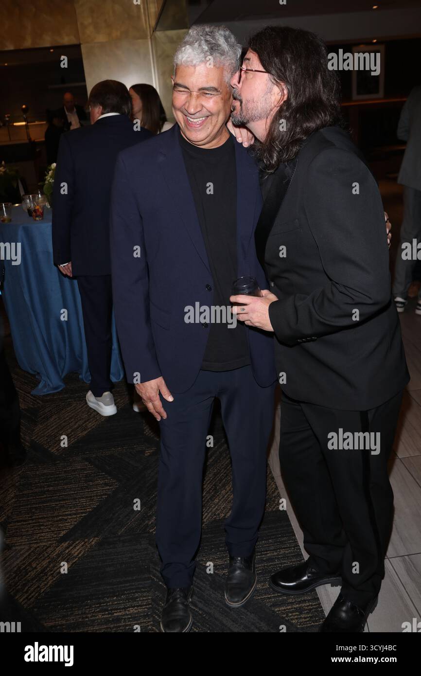 Photo by: gotpap/STAR MAX/IPx 2025 10/18/25 Pat Smear and David Grohl ...