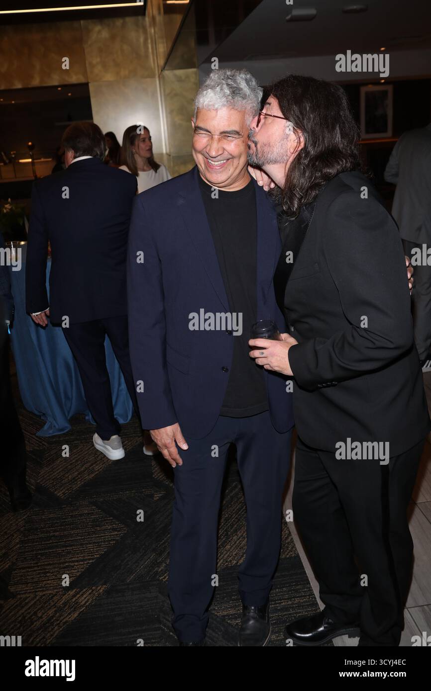 Photo by: gotpap/STAR MAX/IPx 2025 10/18/25 Pat Smear and David Grohl ...