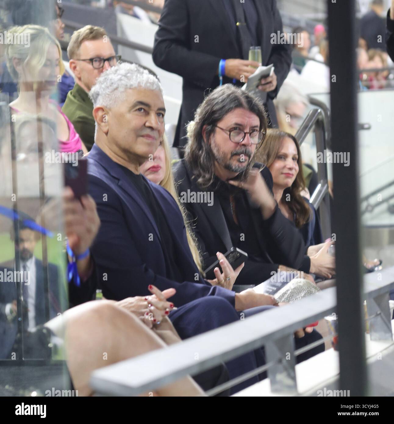 Photo by: gotpap/STAR MAX/IPx 2025 10/18/25 Pat Smear and David Grohl ...