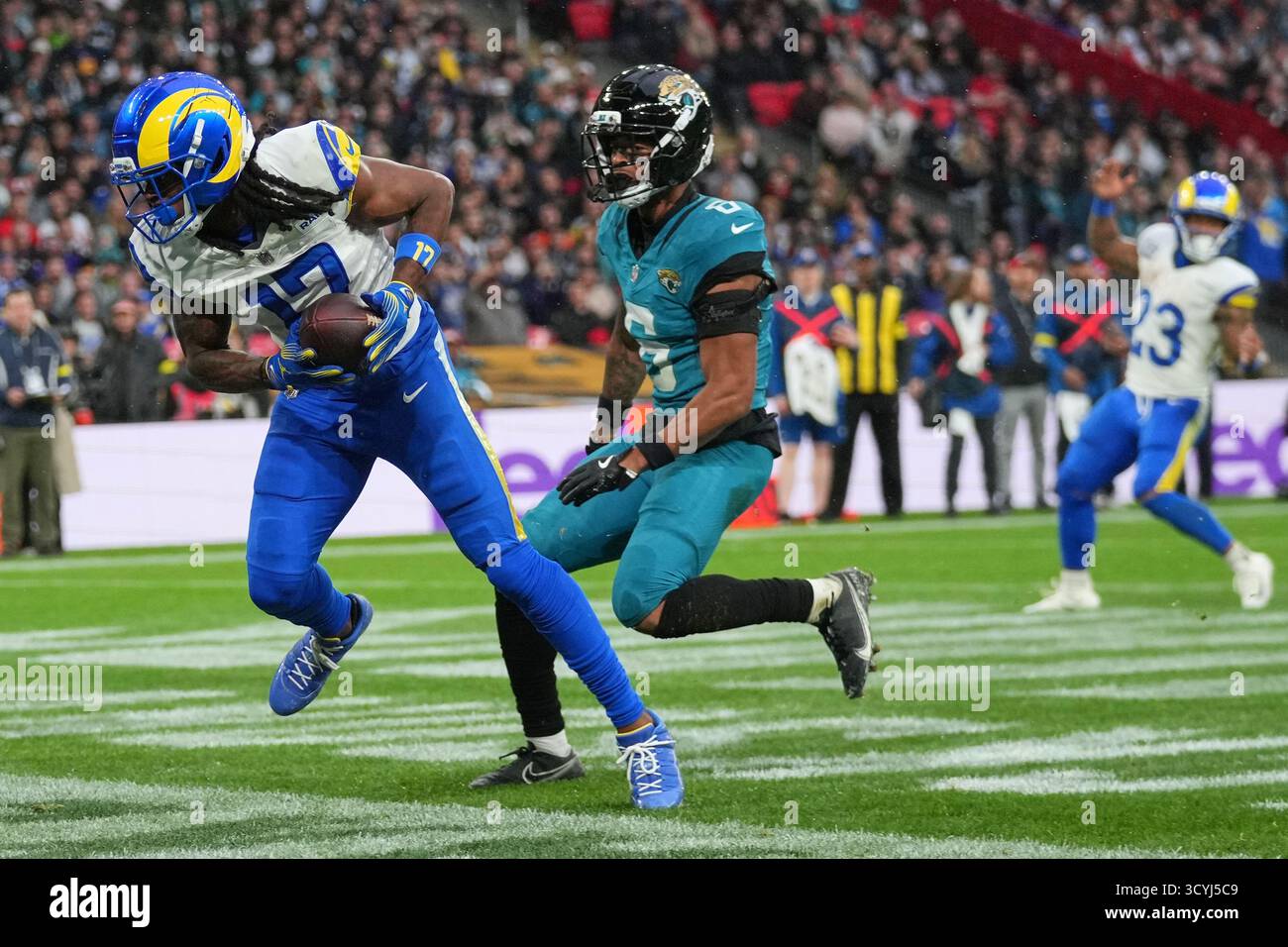 Los Angeles Rams wide receiver Davante Adams (17) scores a touchdown ...