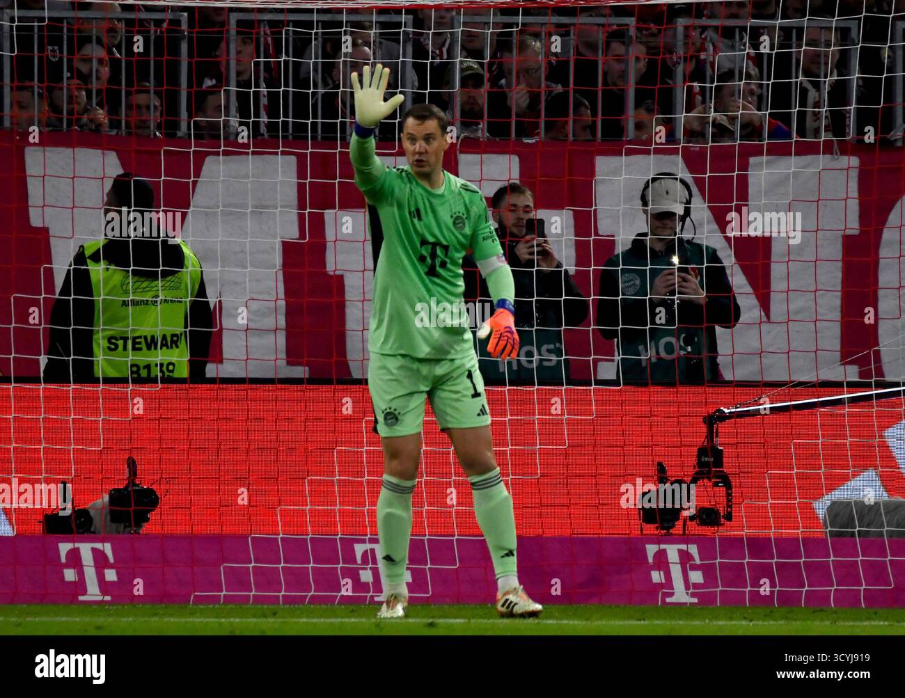 October 18, 2025, Allianz Arena, Munich, GER, 1.FBL, FC Bayern Munich ...