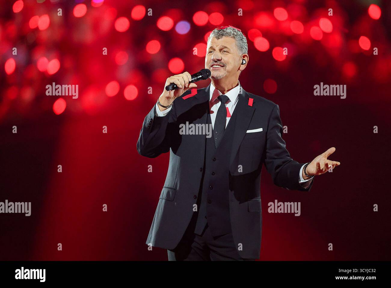 Dortmund, Germany. 19 October, 2025. Semino Rossi during the tv show ...