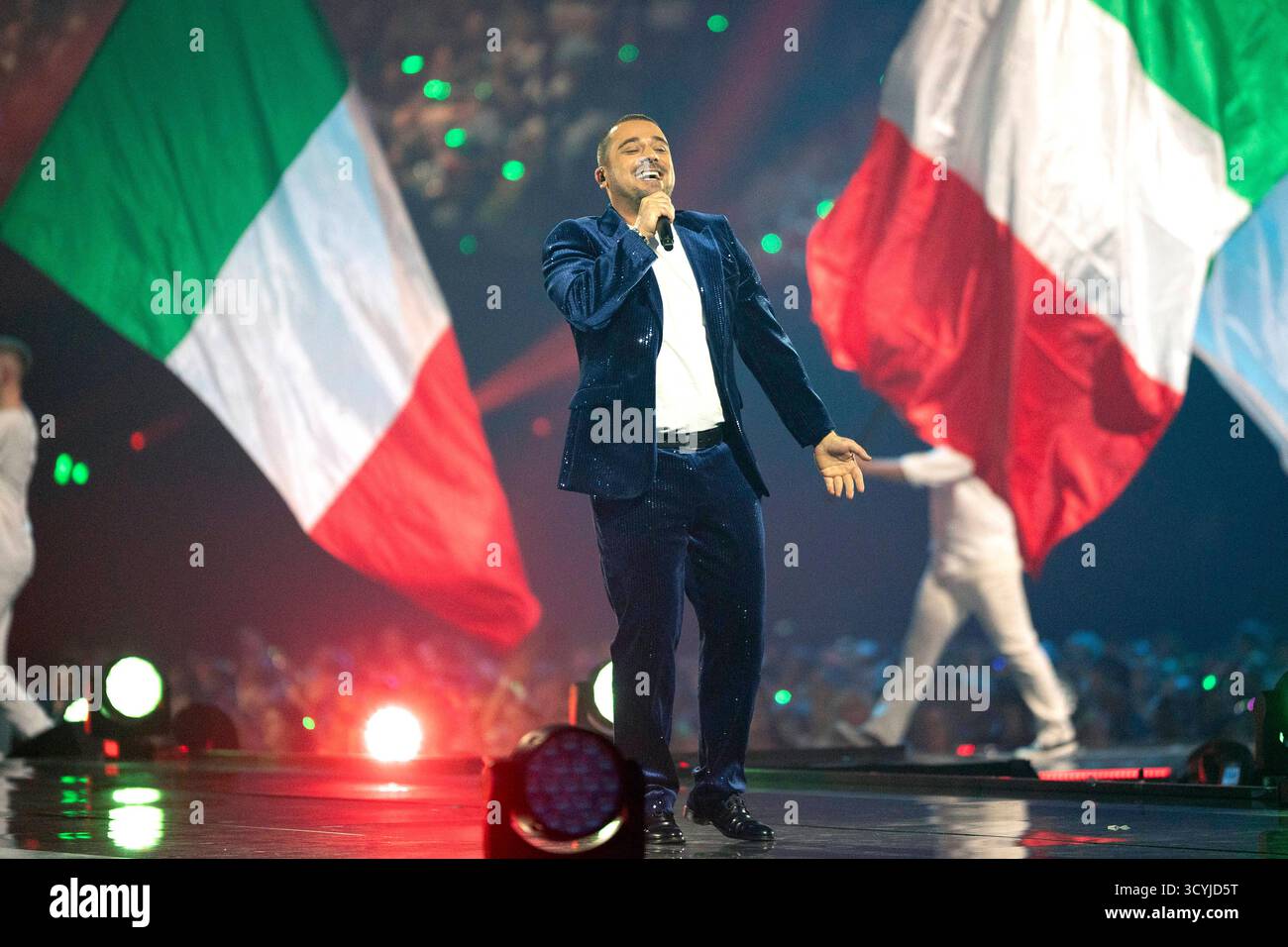 Pietro Basile in der TV-Show Schlagerbooom 2025 - Alles funkelt Alles glitzert in der ...