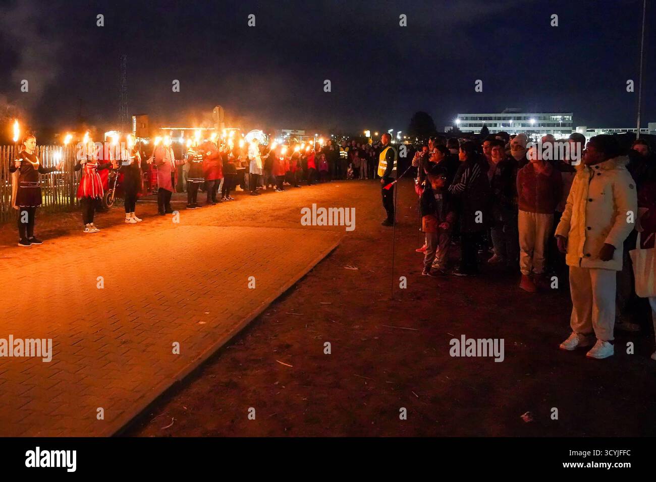 Großer Andrang vor dem Beginn des Grusellabyrinths beim Bauern Lipp ...
