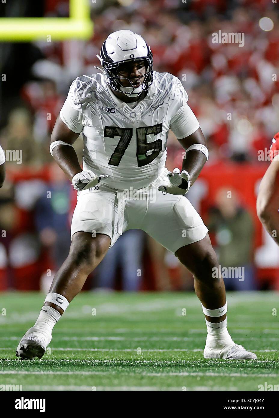 Oregon offensive lineman Isaiah World (76) blocks during the first half ...