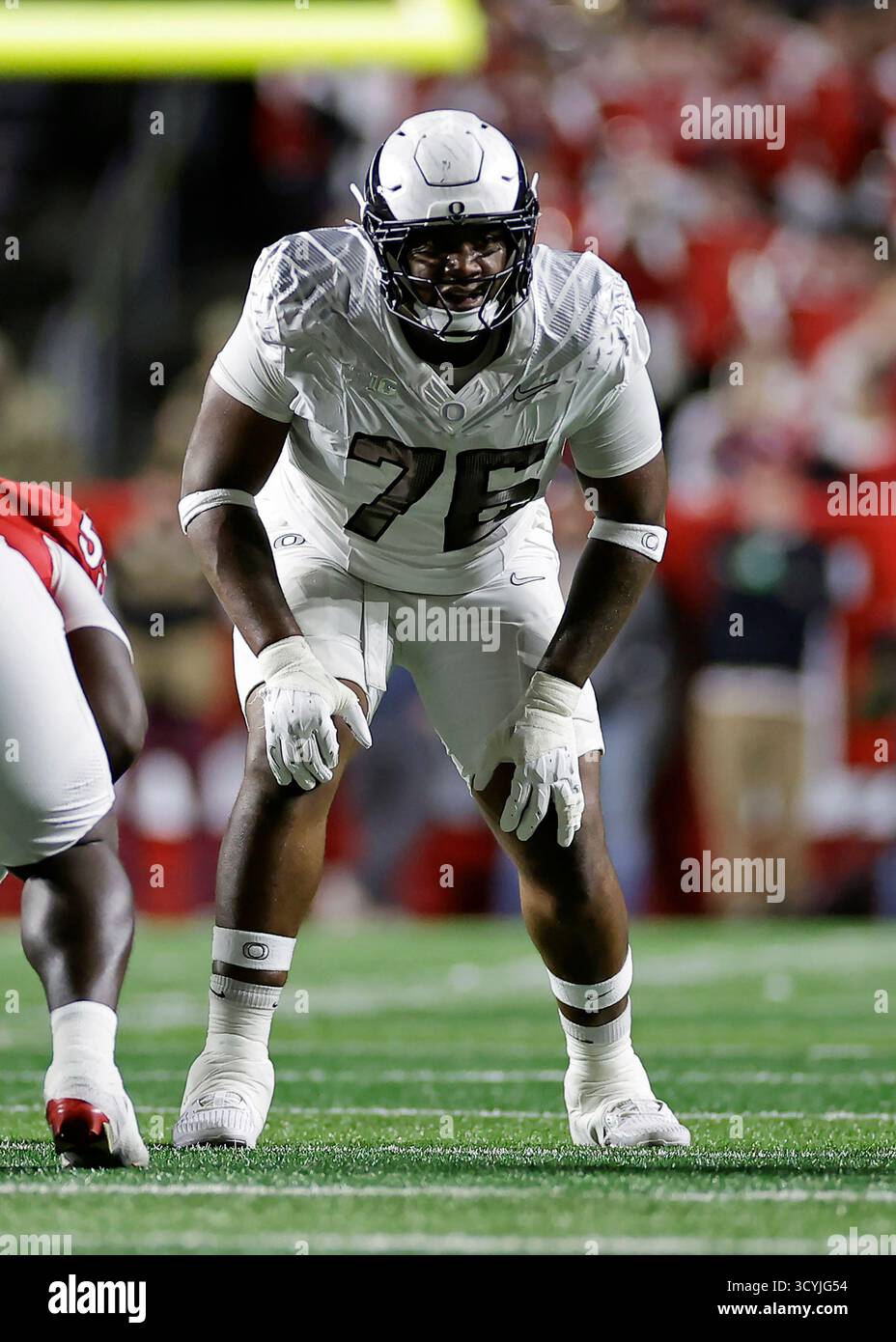 Oregon offensive lineman Isaiah World (76) blocks during the first half ...