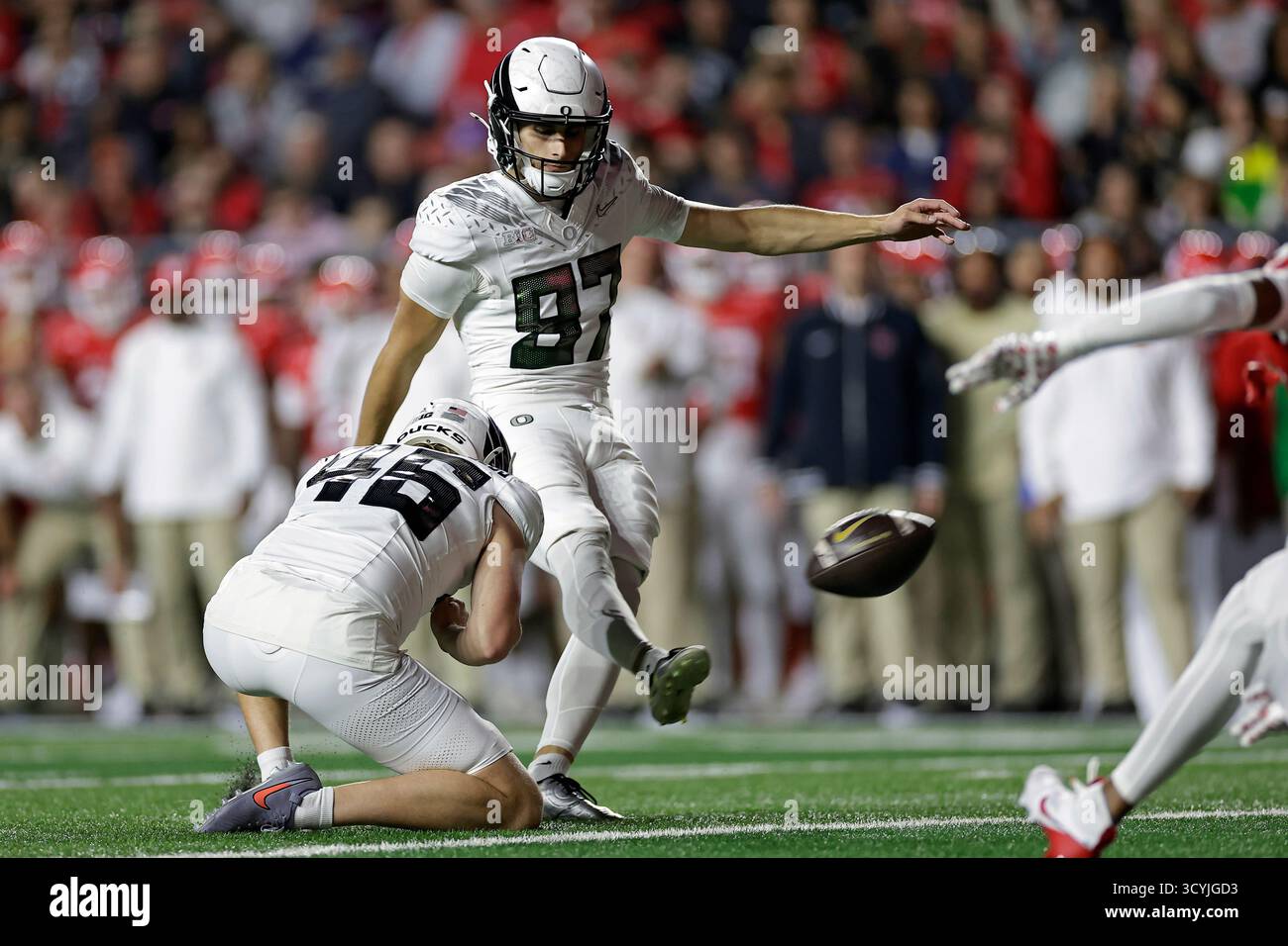 Oregon kicker Gage Hurych (97) in action during the first half of an ...