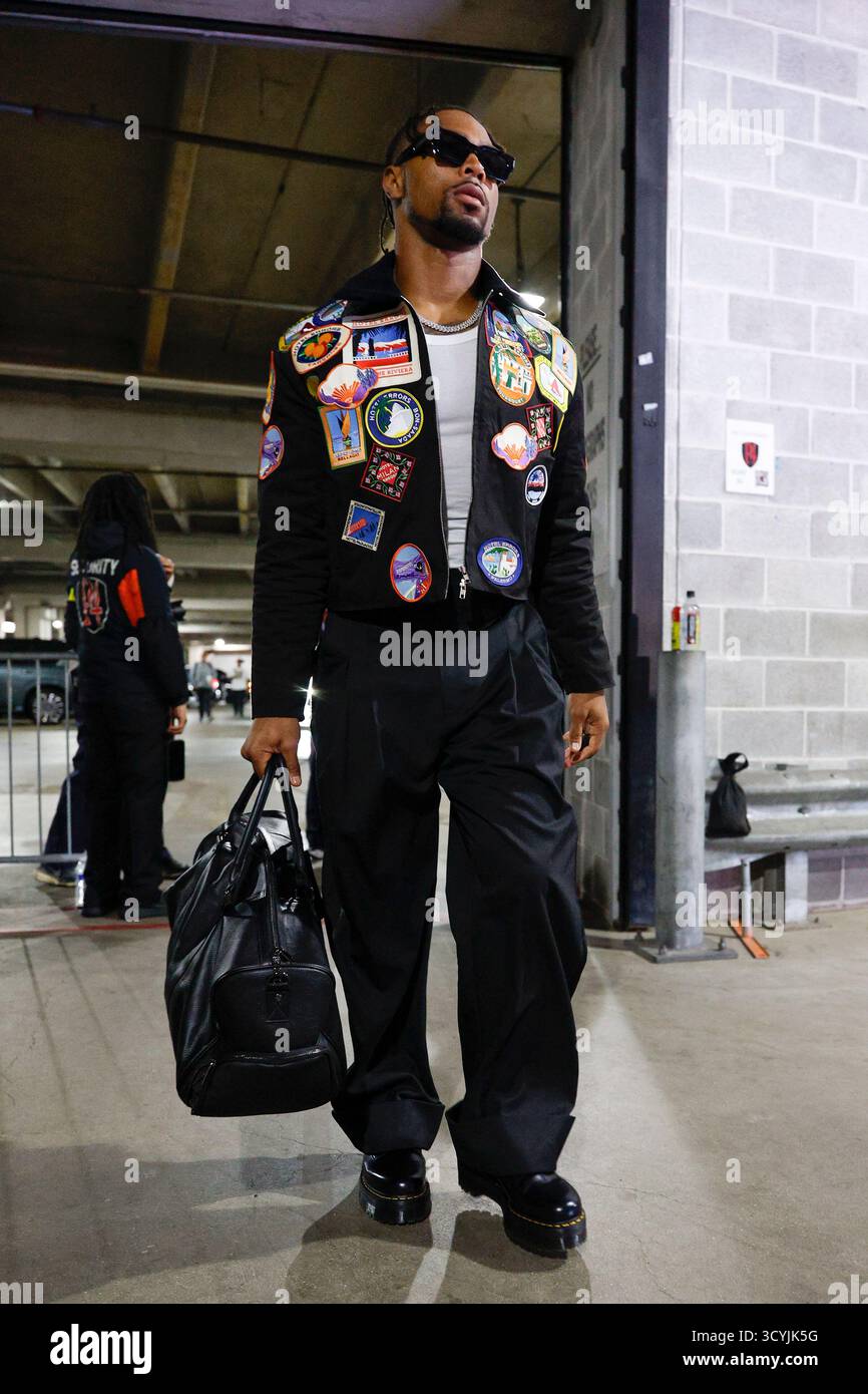 Chicago Bears defensive back Jonathan Owens (36) arrives at Soldier ...