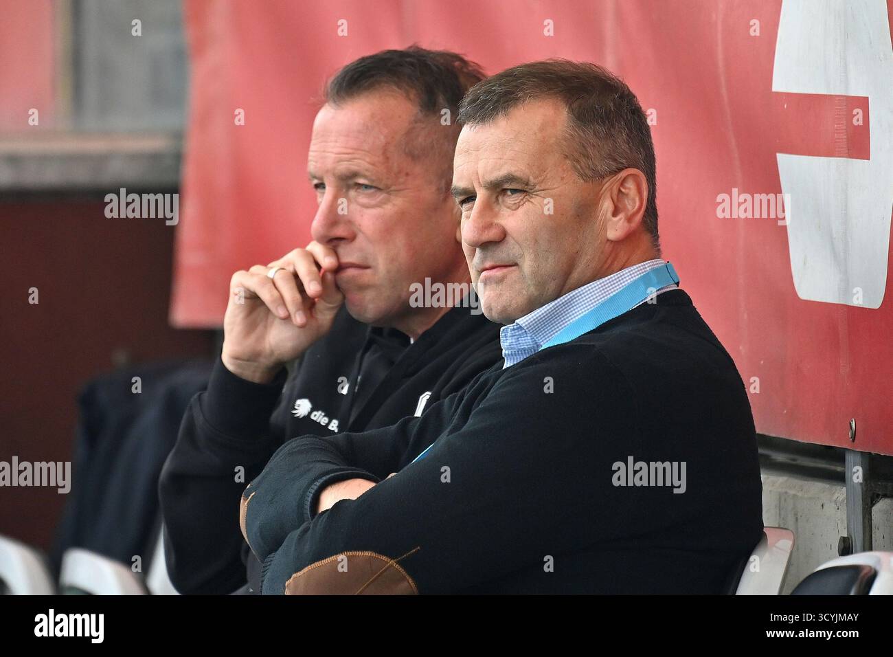 From right: Manfred PAULA (Managing Director of Sport 1860), coach ...